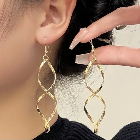 Jewelry | 3 15 New Spiral Twist Infinity Curve Double Helix Gold Decor ...